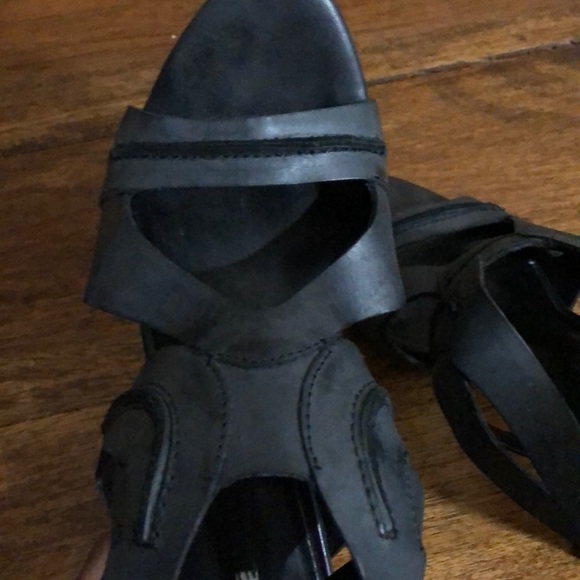 Max Studio | Shoes | Leon Max Max Studio Black Leather Heeled Sandals ...